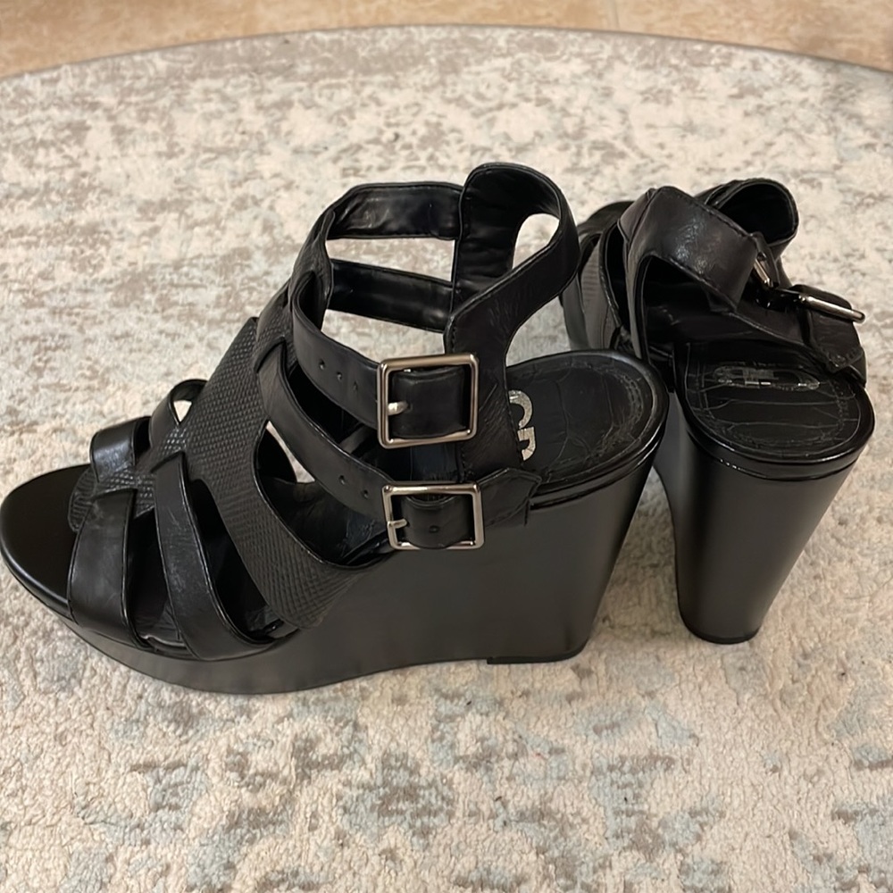 Gianni Bini Black Embossed Leather Sandals - Gem